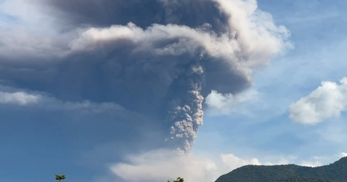 Vulcanul Lewotobi Laki-laki a erupt, iar Indonezia a ridicat nivelul de alertă la maximum ...