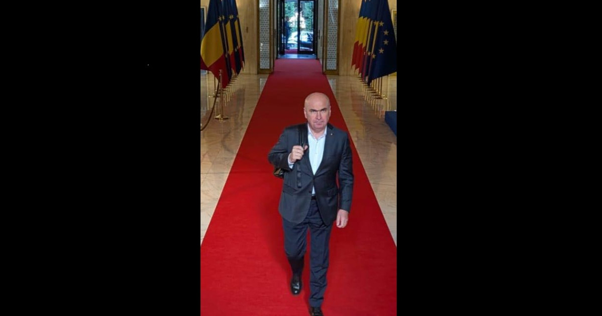 „Bună dimineața!”. Ilie Bolojan s-a fotografiat pe holul Palatului ...
