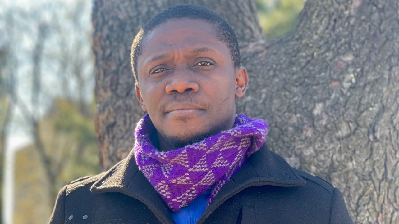 C.J. "Fierbinte" Obasi din Nigeria a realizat acest spațiu, alături de ...